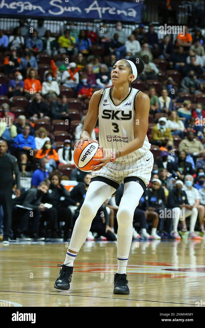 UNCASVILLE, CT - SEPTEMBER 30: Chicago Sky forward/center Candace ...