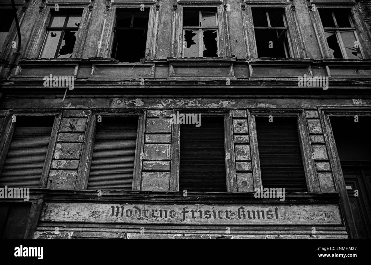 GDR, Berlin, 8.1.1990, Facade Steinstrasse, Modern Hairdressing Art ...