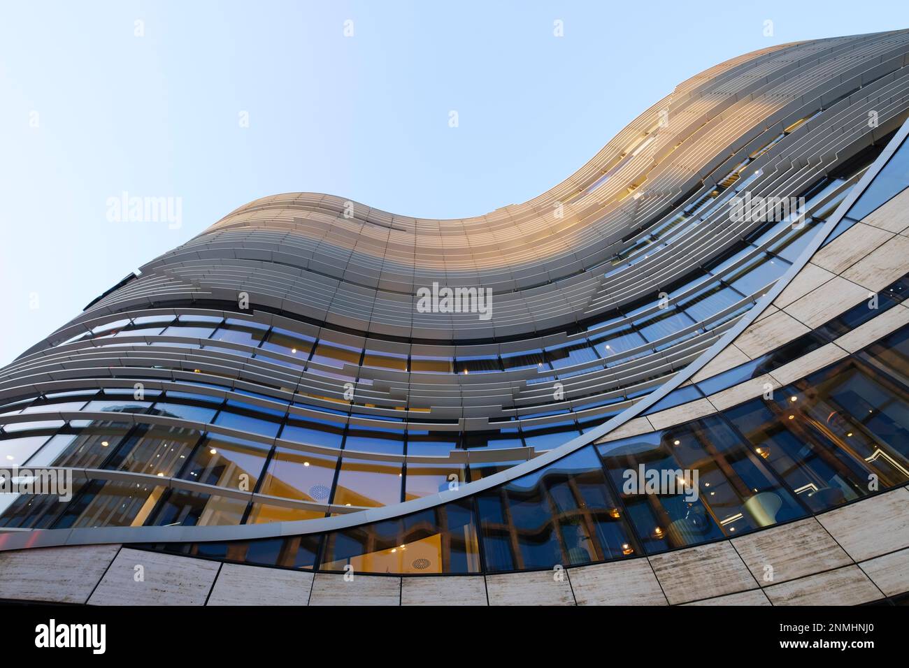 Modern commercial building, Koe-Bogen, architect Daniel Libeskind ...