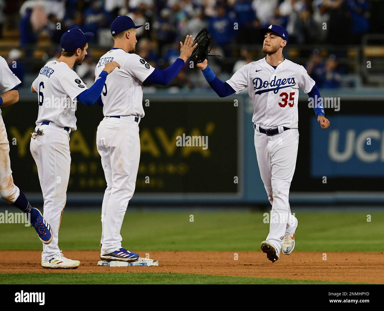 LOS ANGELES, CA - SEPTEMBER 29: Los Angeles Dodgers outfield Cody ...