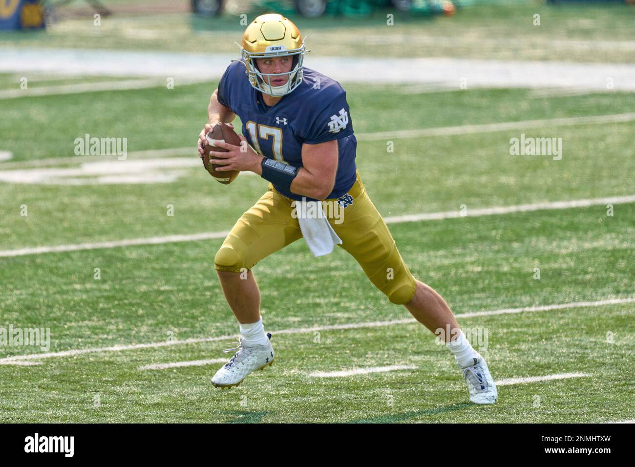 SOUTH BEND, IN - SEPTEMBER 11: Notre Dame Fighting Irish quarterback ...