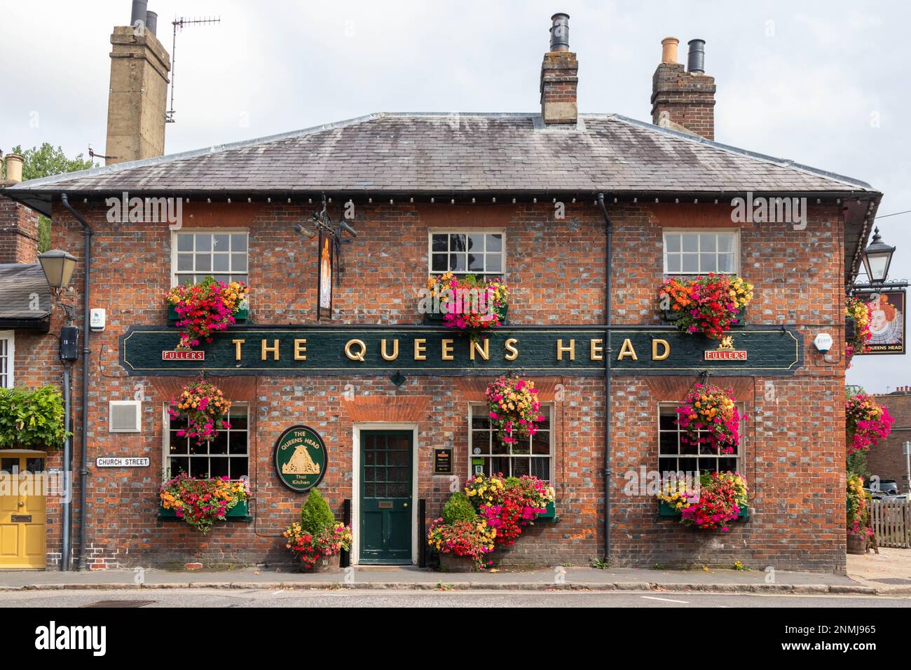 The Queens Head public house in Old Chesham, Buckinghamshire, England ...