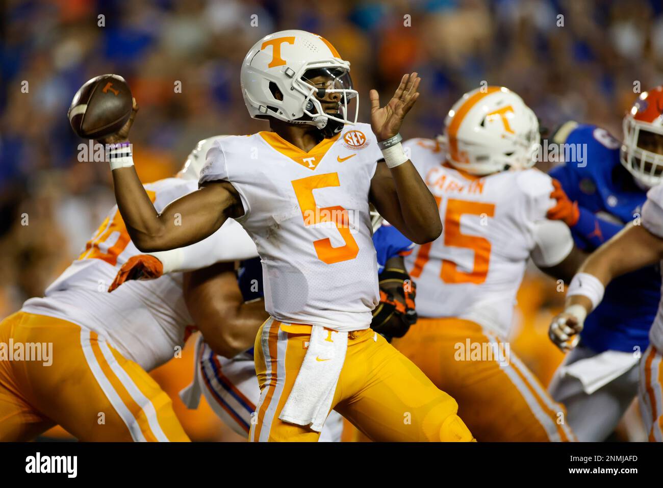 GAINESVILLE, FL - SEPTEMBER 25: Tennessee Volunteers quarterback Hendon ...