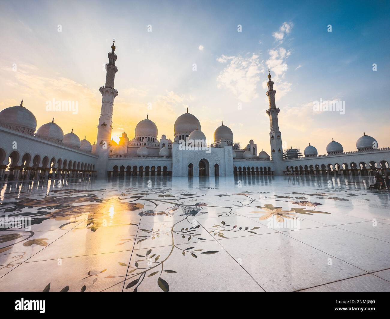 The Sheikh Zayed Grand Mosque during sunset, in Abu Dhabi, United Arab ...