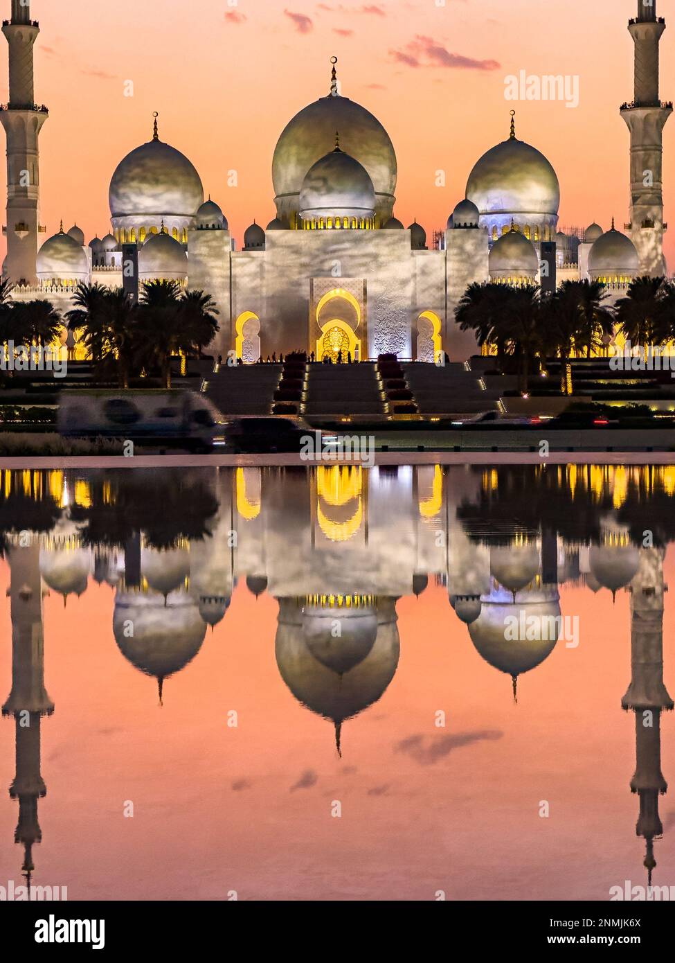 The Sheikh Zayed Grand Mosque during sunset, in Abu Dhabi, United Arab ...