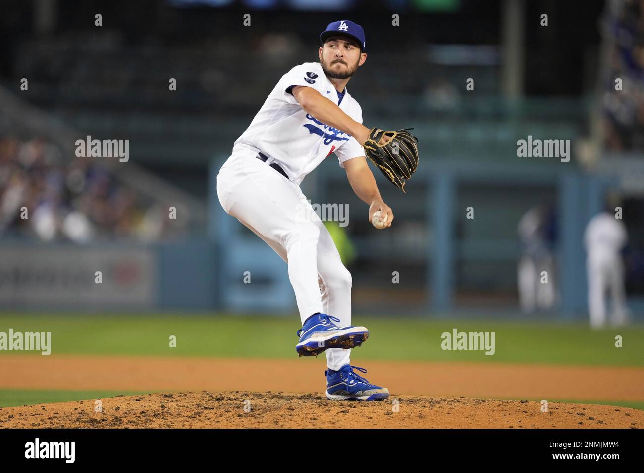 Los Angeles Dodgers relief pitcher Alex Vesia (51) delviersa pitch ...