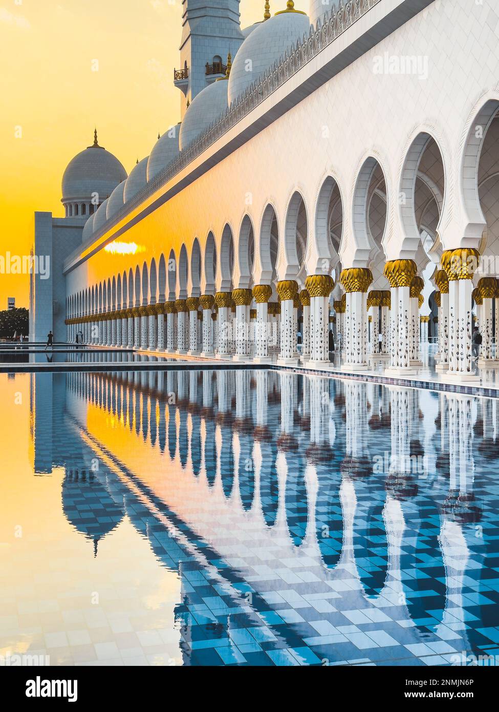 The Sheikh Zayed Grand Mosque during sunset, in Abu Dhabi, United Arab ...