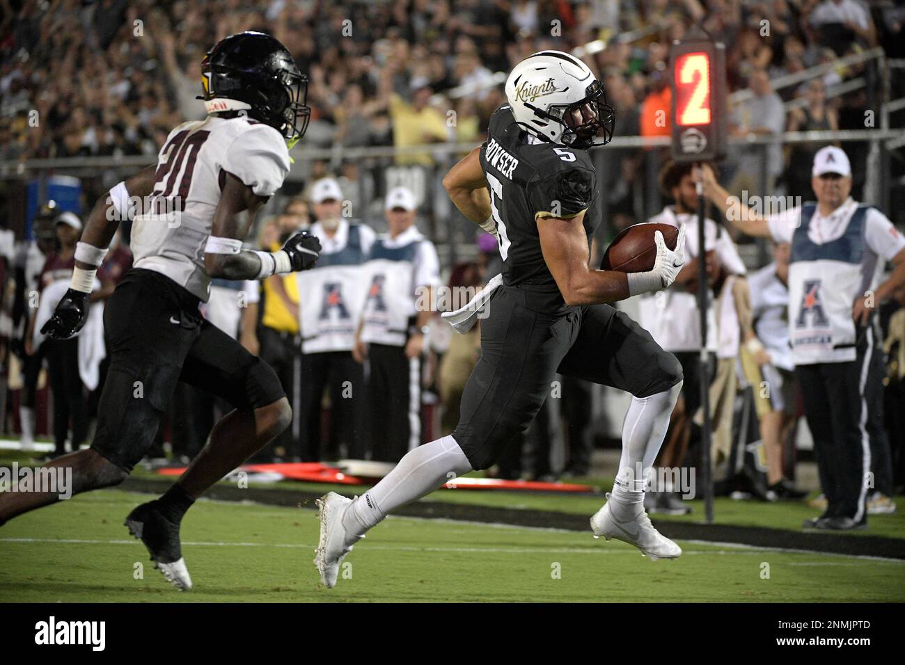 Central Florida running back Isaiah Bowser (5) rushes for a touchdown ...