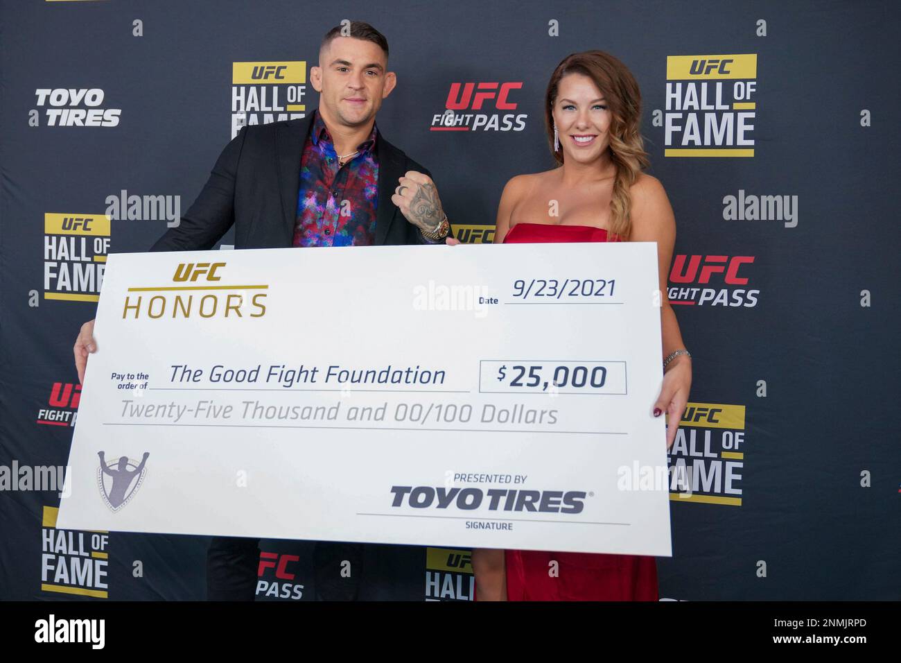 LAS VEGAS, NV - SEPTEMBER 23: Dustin and Jolie Poirer pose on the red ...