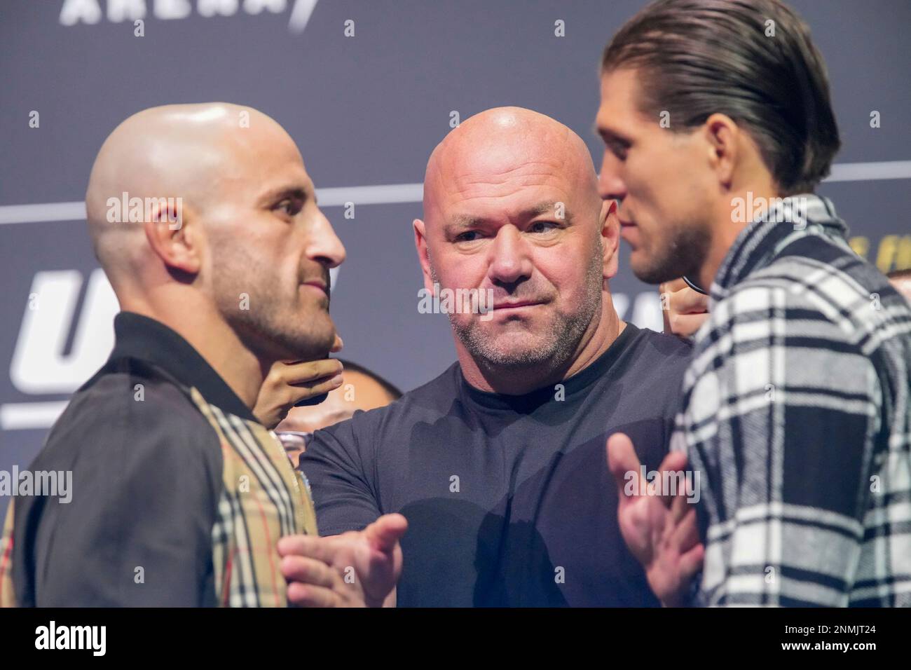 LAS VEGAS, NV - SEPTEMBER 23: Alexander Volkanovski (left) and Brian ...