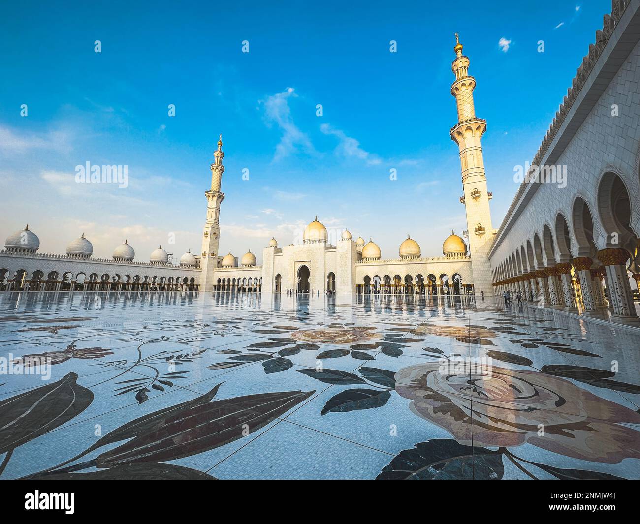 The Sheikh Zayed Grand Mosque during sunset, in Abu Dhabi, United Arab ...