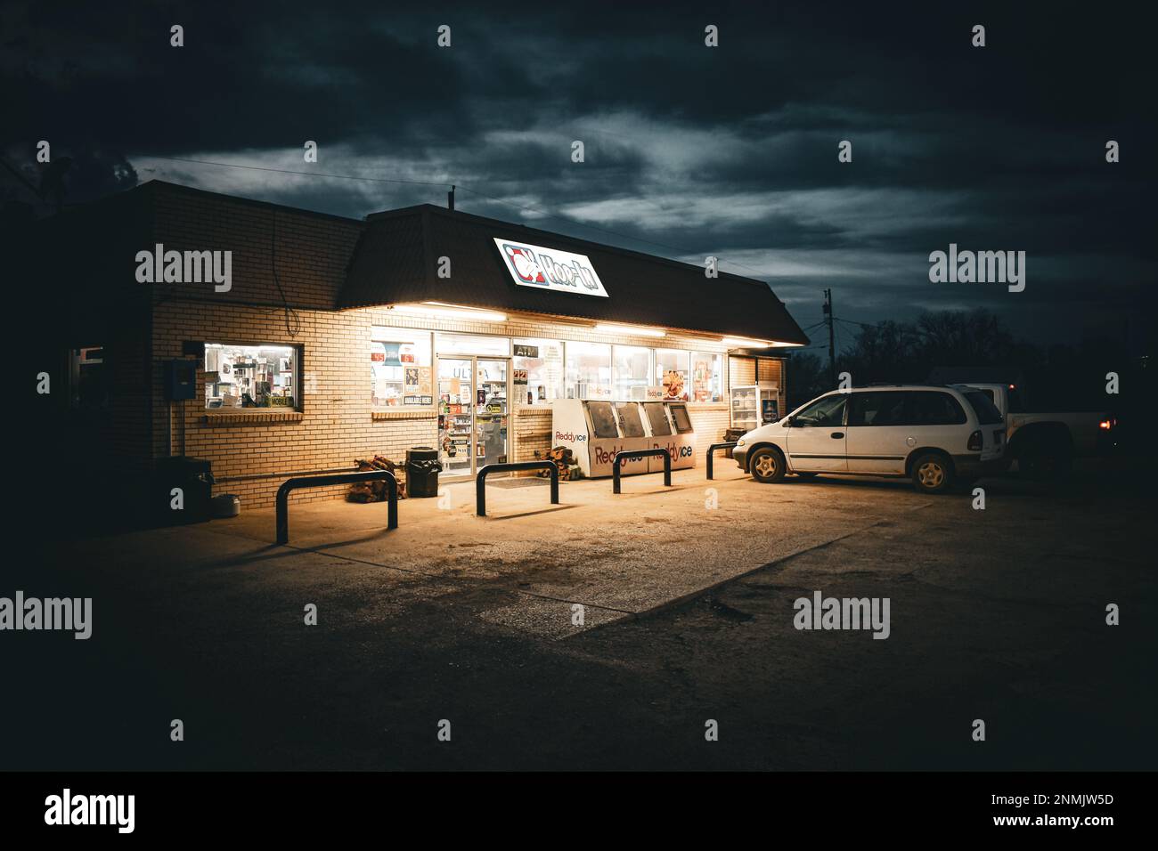 Night stop in Texas on gas station, United States Stock Photo - Alamy