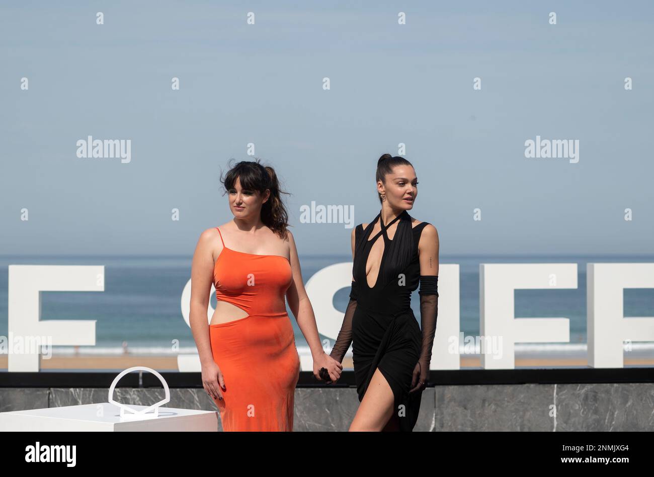 The actresses and creators of 'Cardo', Claudia Costafreda (l) and Ana ...
