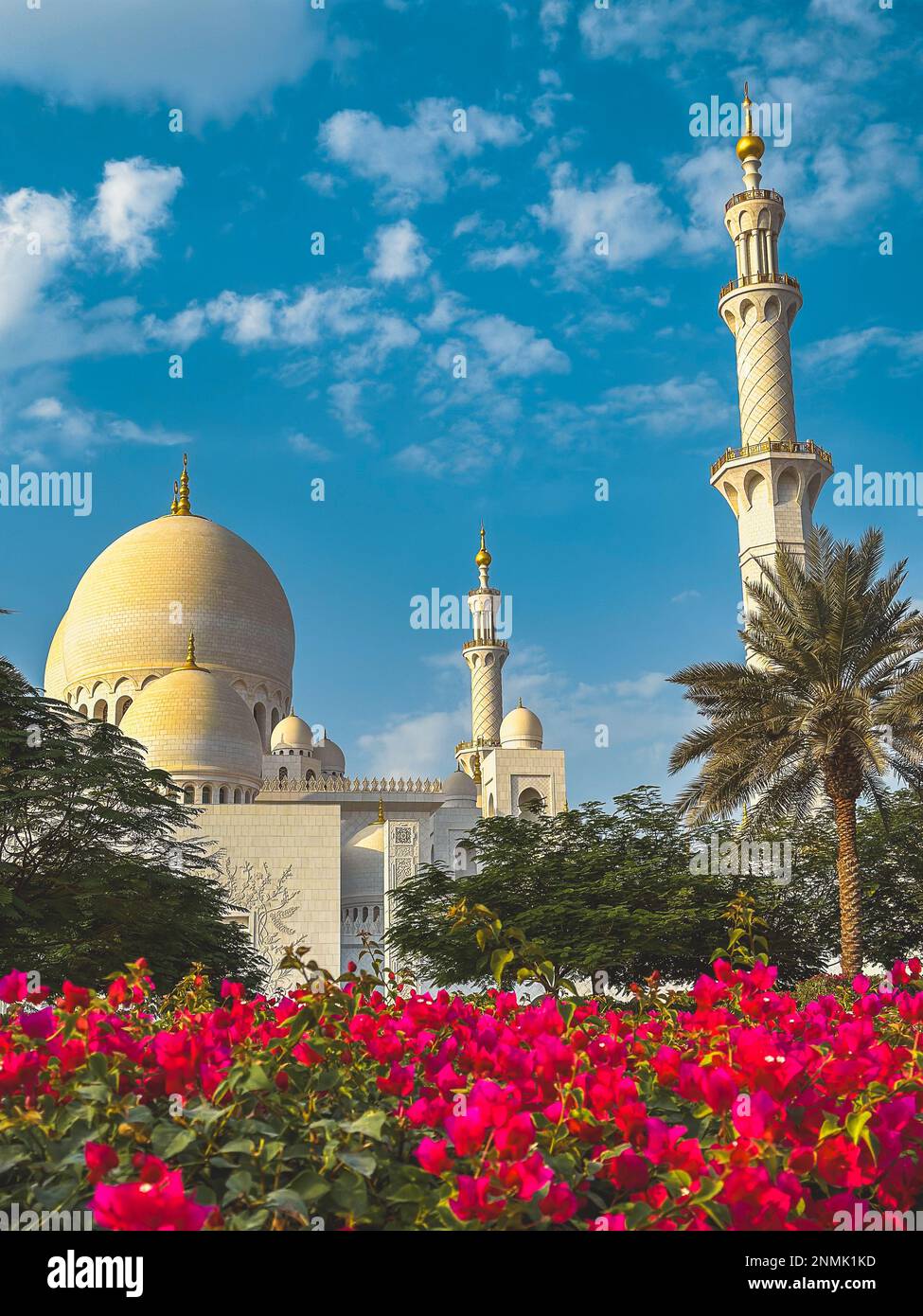 The Sheikh Zayed Grand Mosque during sunset, in Abu Dhabi, United Arab ...