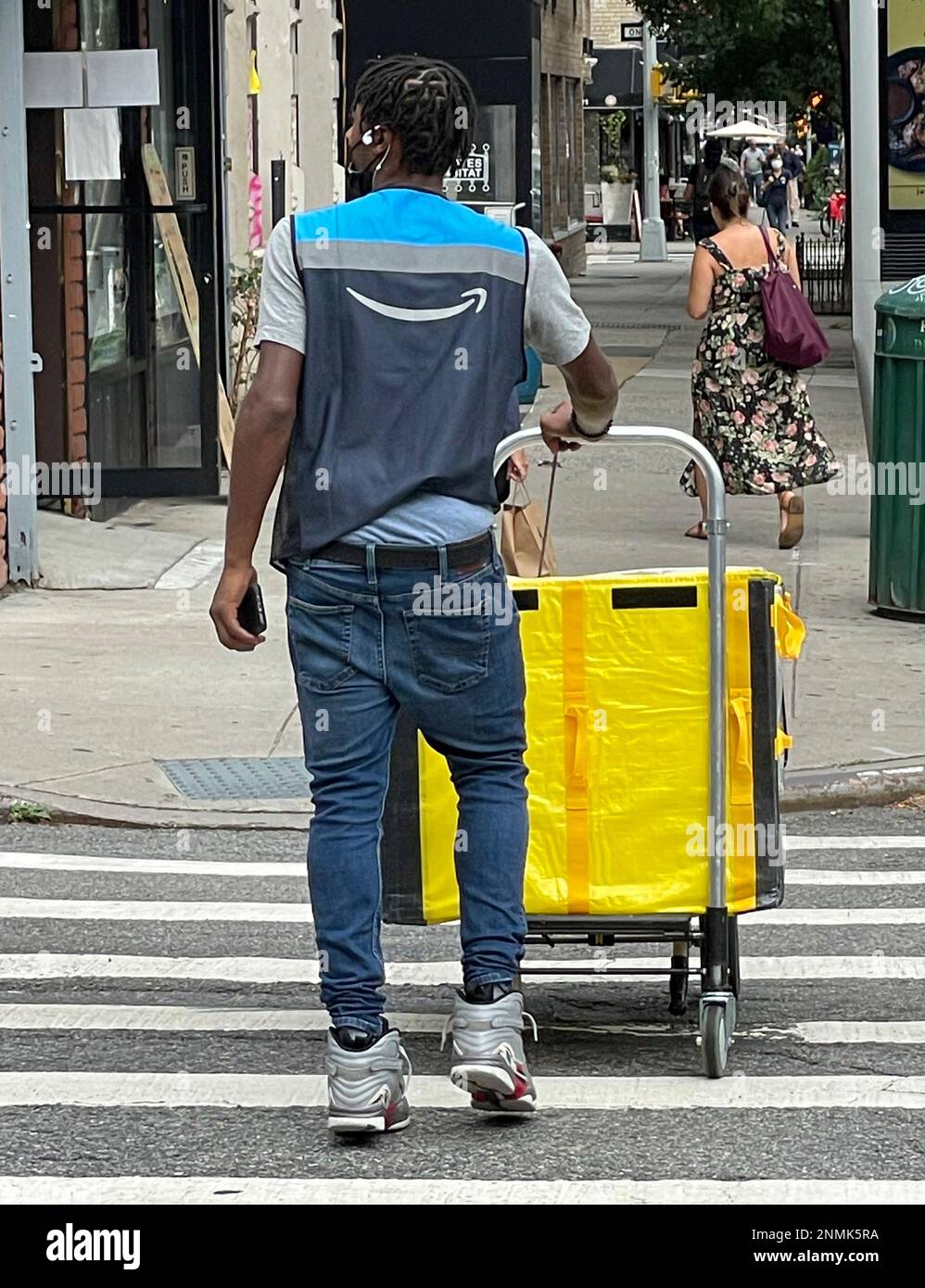 Photo by: STRF/STAR MAX/IPx 2021 9/22/21 An Amazon delivery man is seen ...