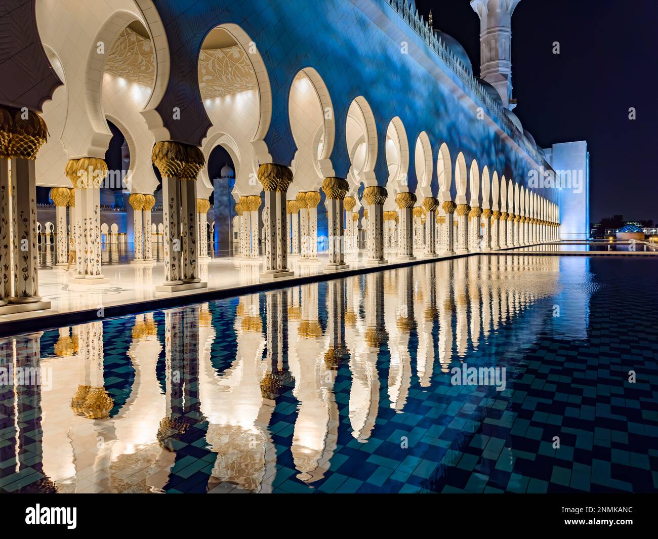 The Sheikh Zayed Grand Mosque at night, in Abu Dhabi, United Arab ...