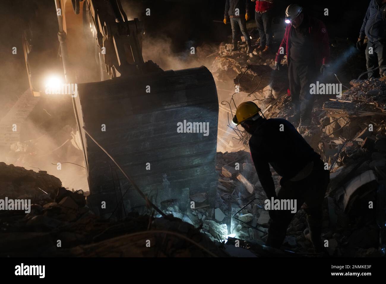 Turkey earthquake 2023 collapse hi-res stock photography and images - Alamy