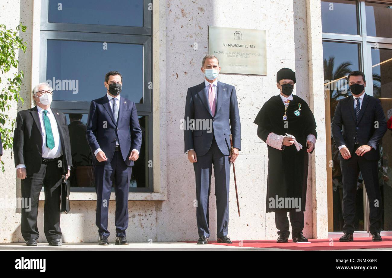The King of Spain, Felipe VI, in a family photo with the President of the Andalusian Regional ...