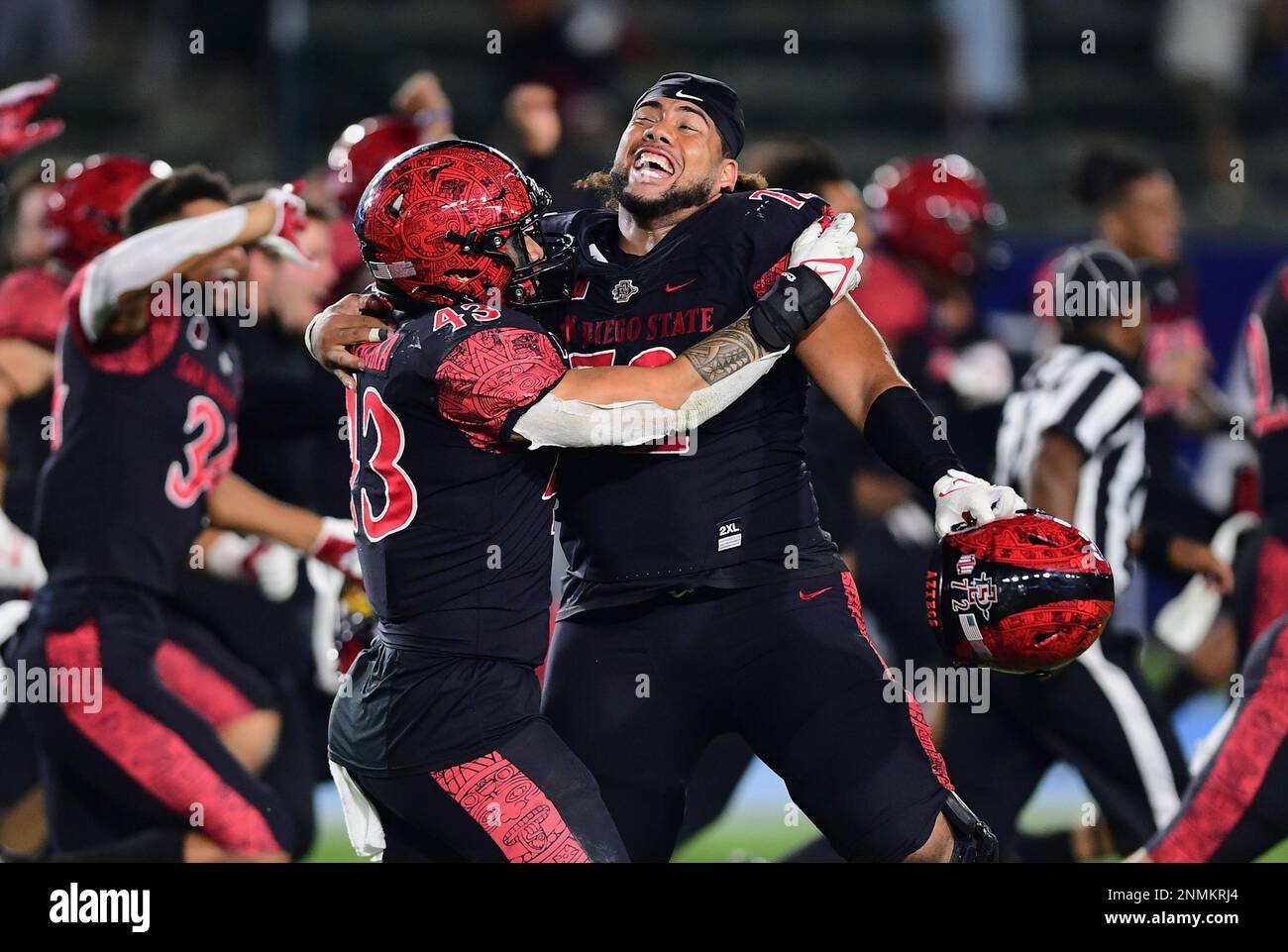 LOS ANGELES, CA - SEPTEMBER 18: SDSU Aztecs offensive lineman Alama ...