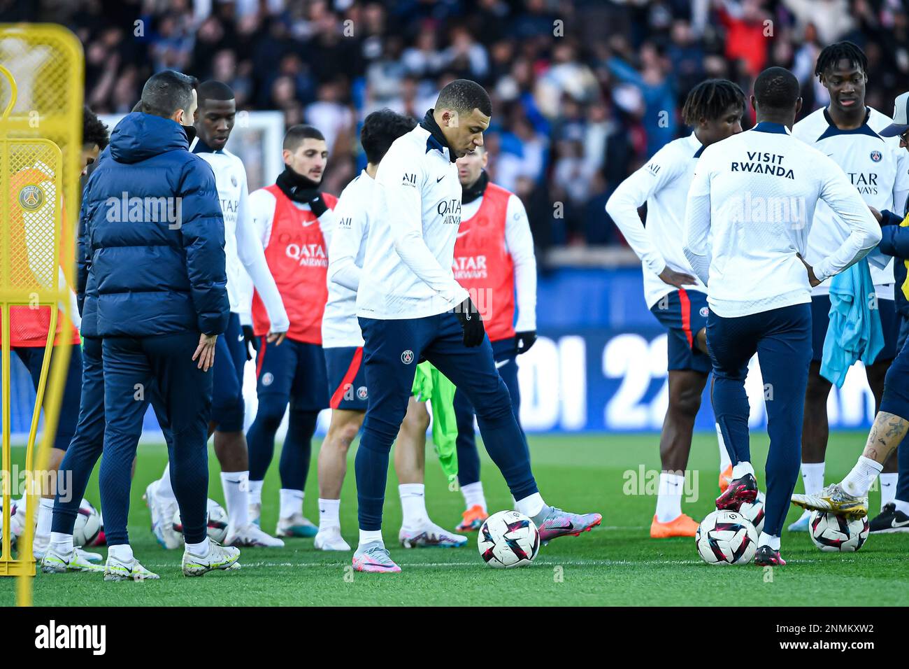 Parc des princes psg stadium group hi-res stock photography and images ...