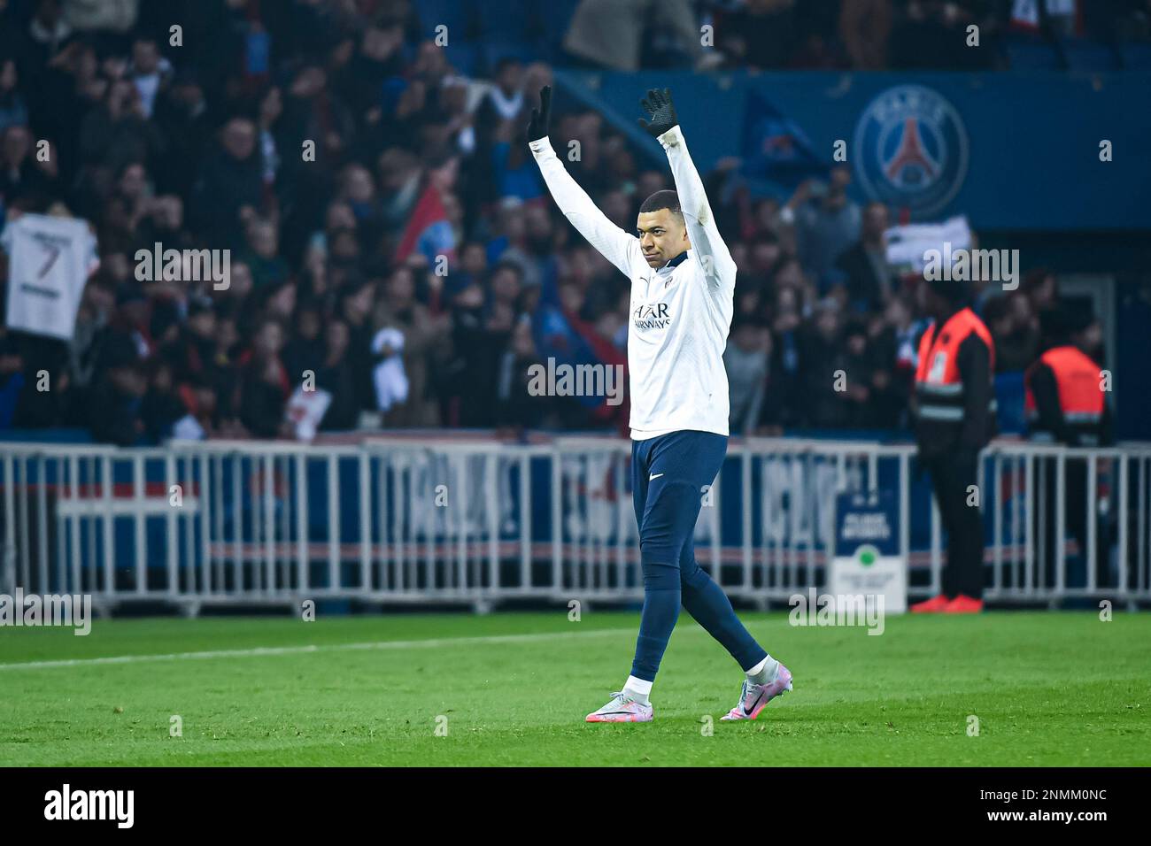 Psg stadium crowd hi-res stock photography and images - Alamy