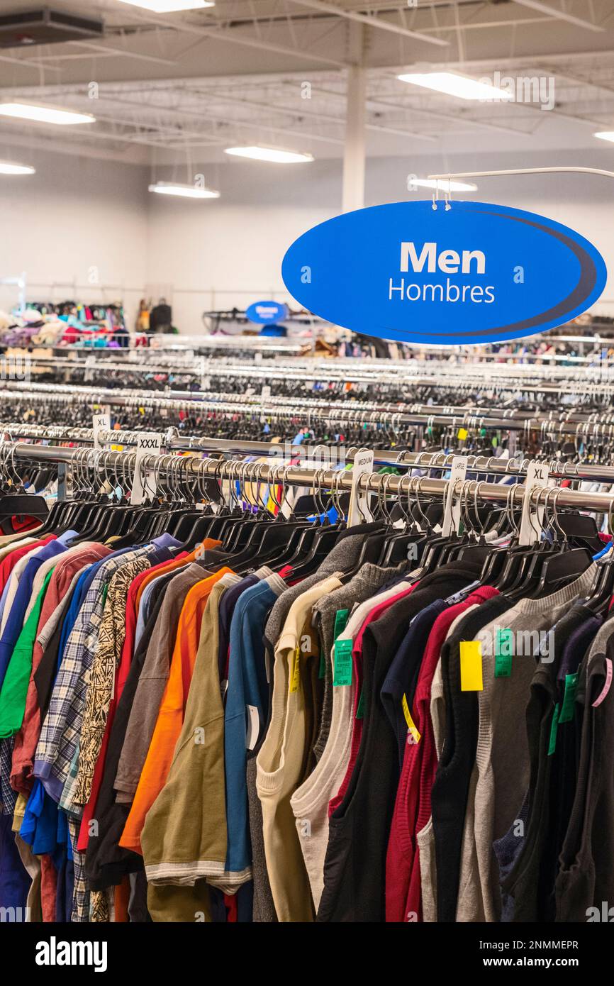 Racks of clothing store hi-res stock photography and images - Alamy