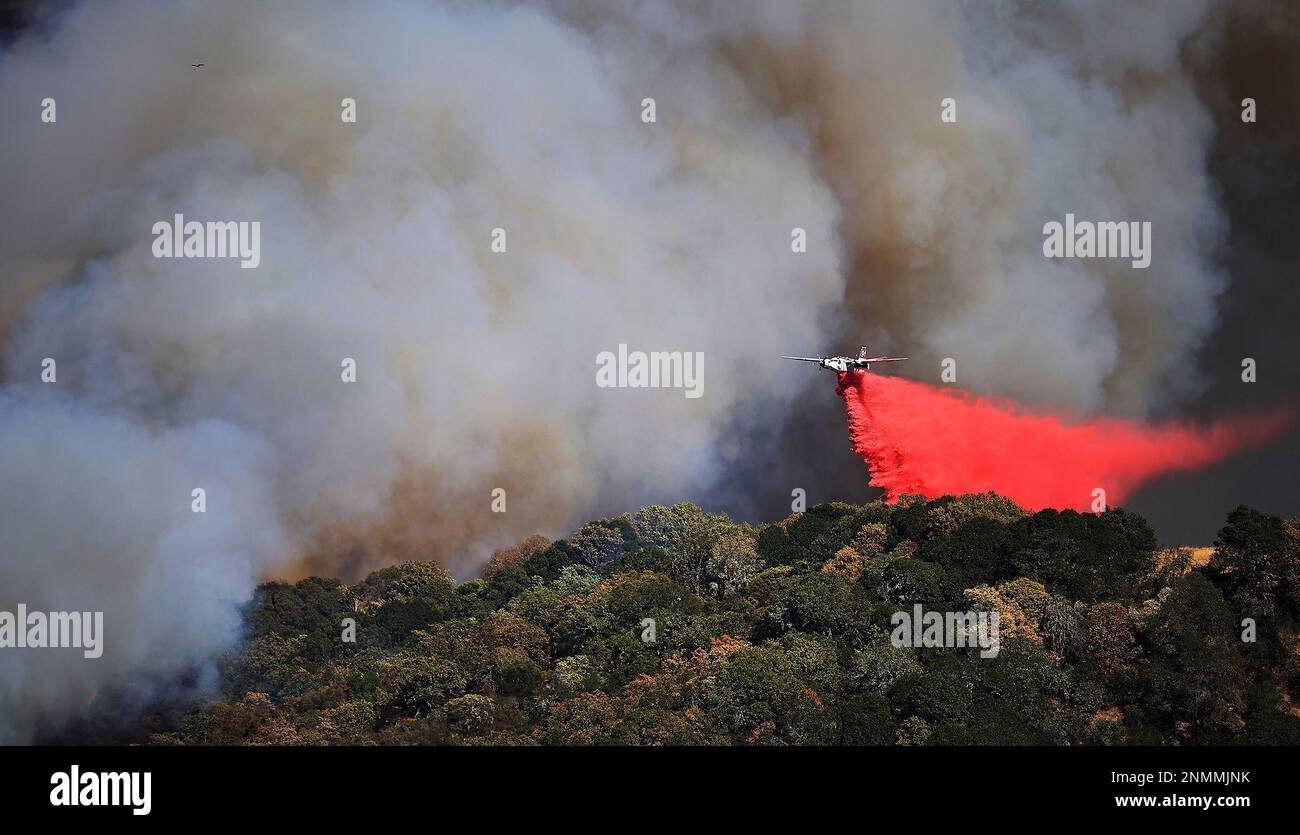 A Cal Fire air tanker makes a drop on the Hopkins fire in Calpella ...