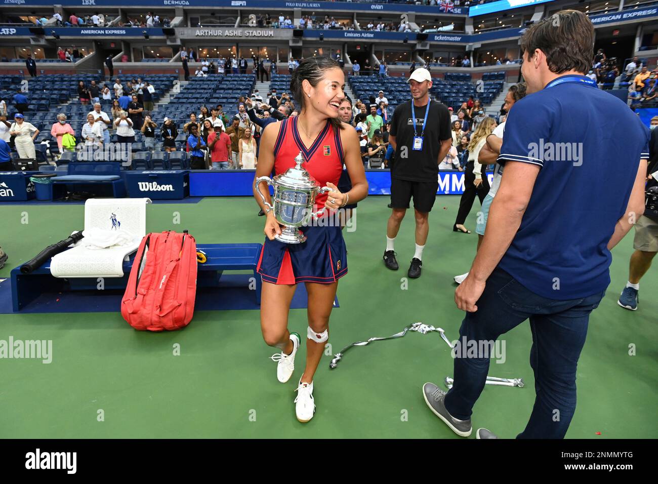 Women's Singles champion, Emma Raducanu smiles at the 2021 US Open ...