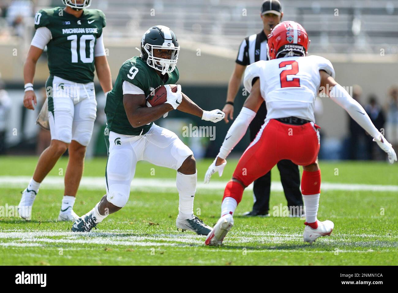 EAST LANSING, MI - SEPTEMBER 11: Michigan State Spartans running back Kenneth Walker (9) sizes ...