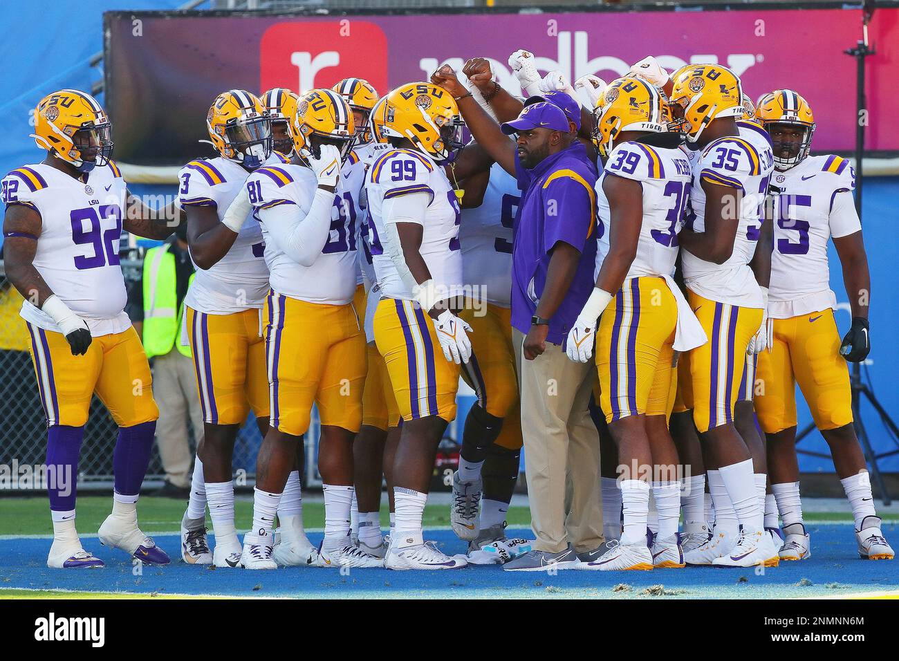 LSU Tigers huddle together before an NCAA college football game against ...