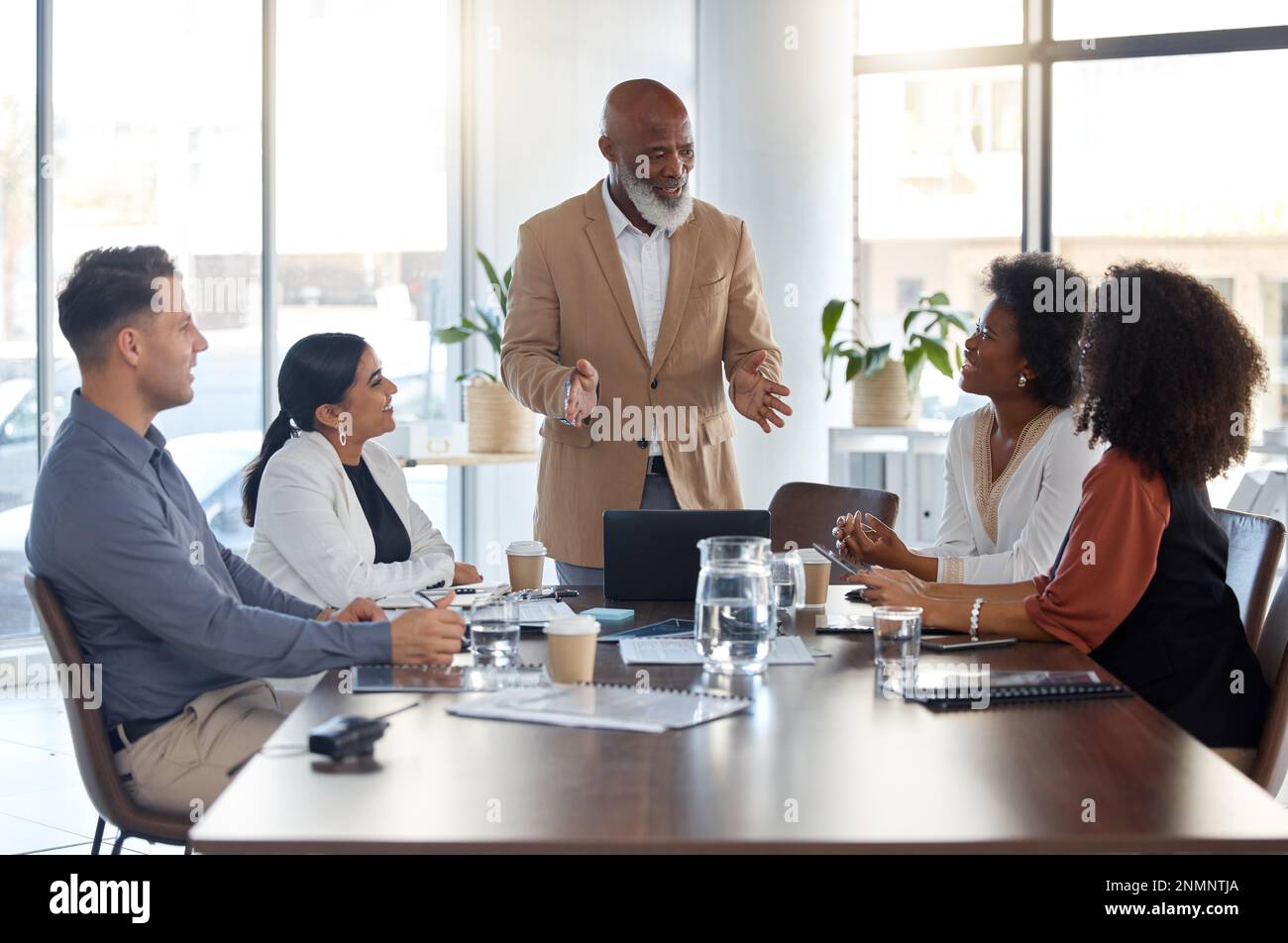 Black boss speaking to employees hi-res stock photography and images ...