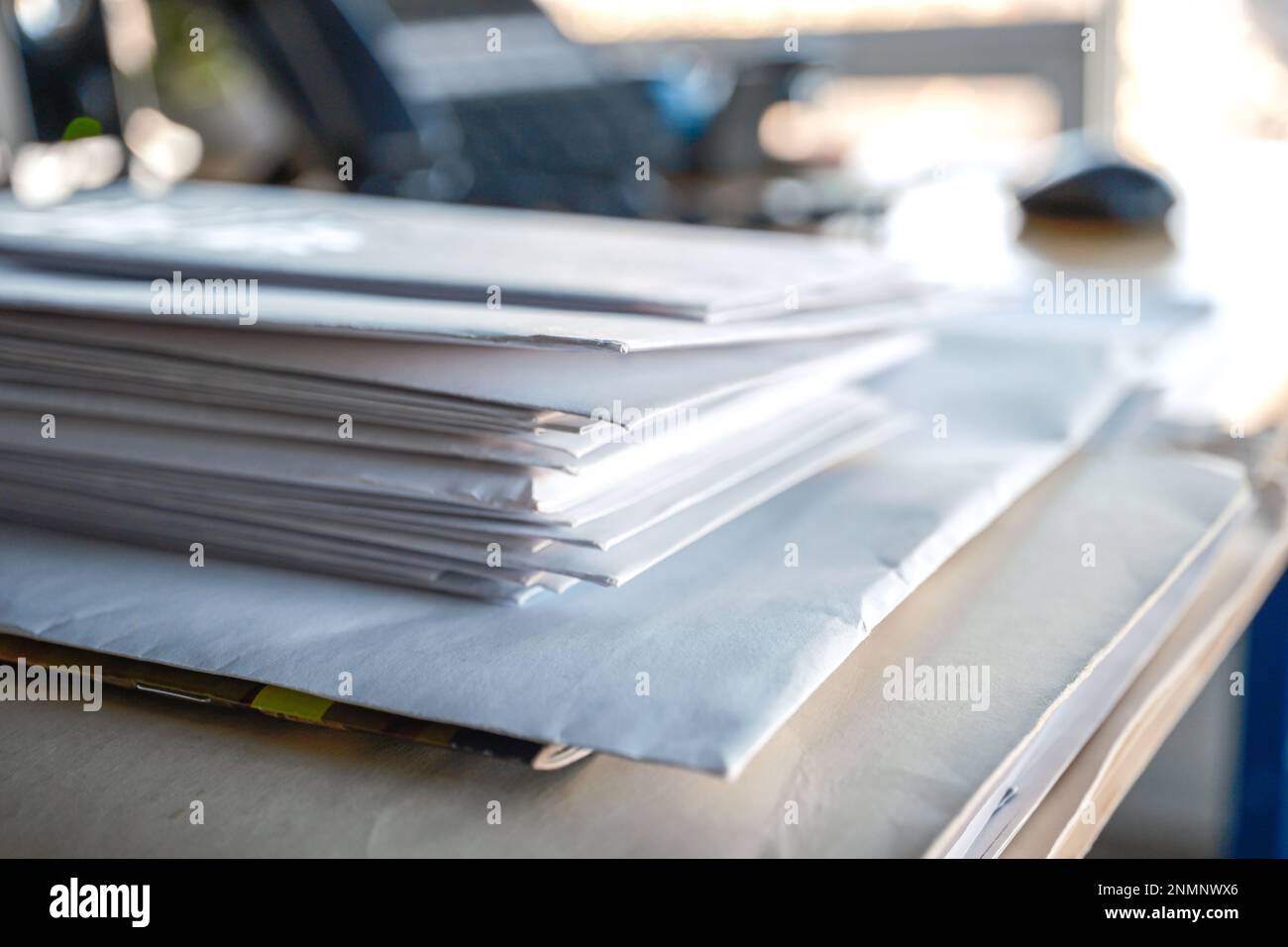 Stack pile of letters in envelopes to read Stock Photo - Alamy