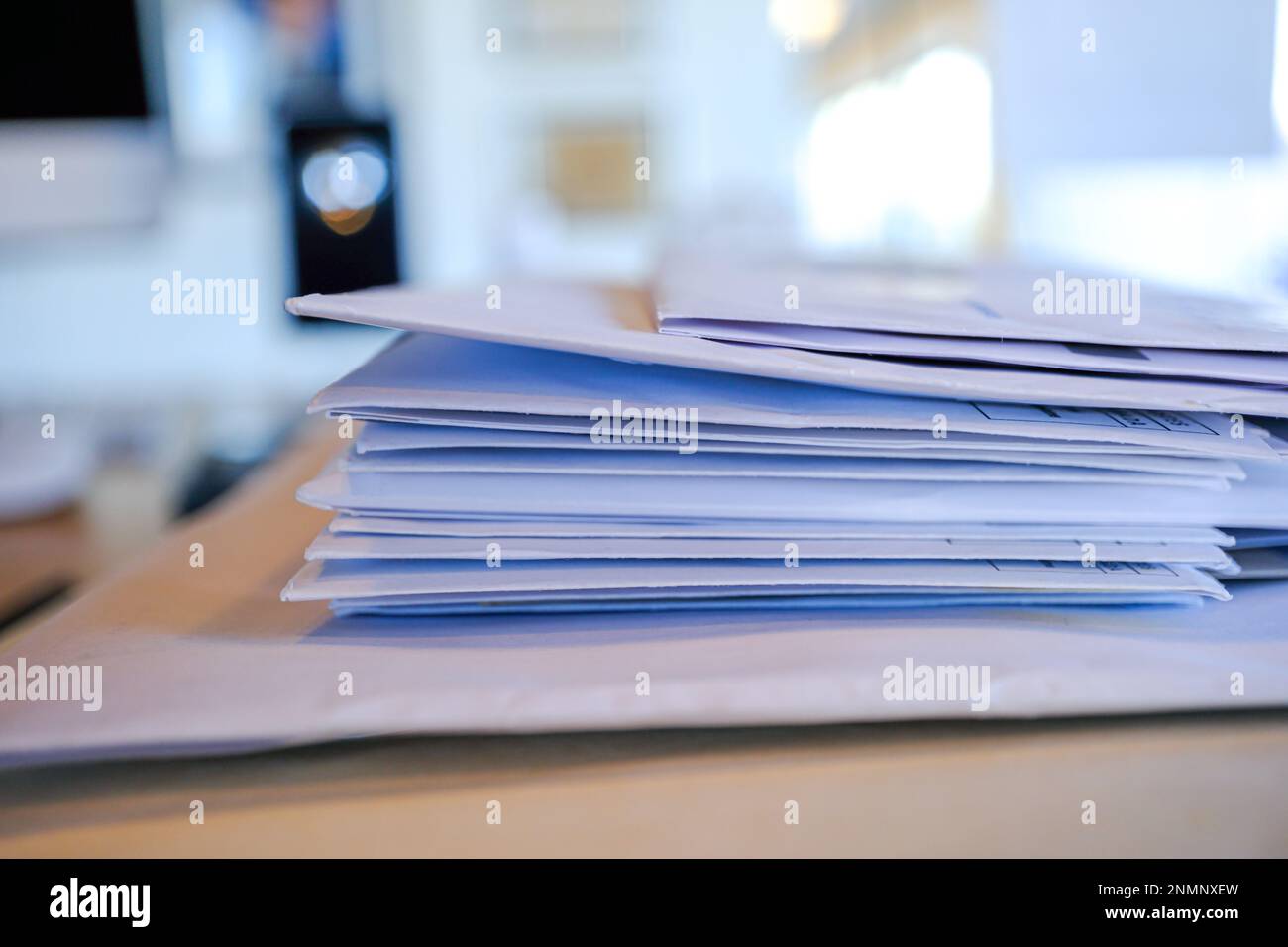 Stack pile of letters in envelopes to read Stock Photo - Alamy