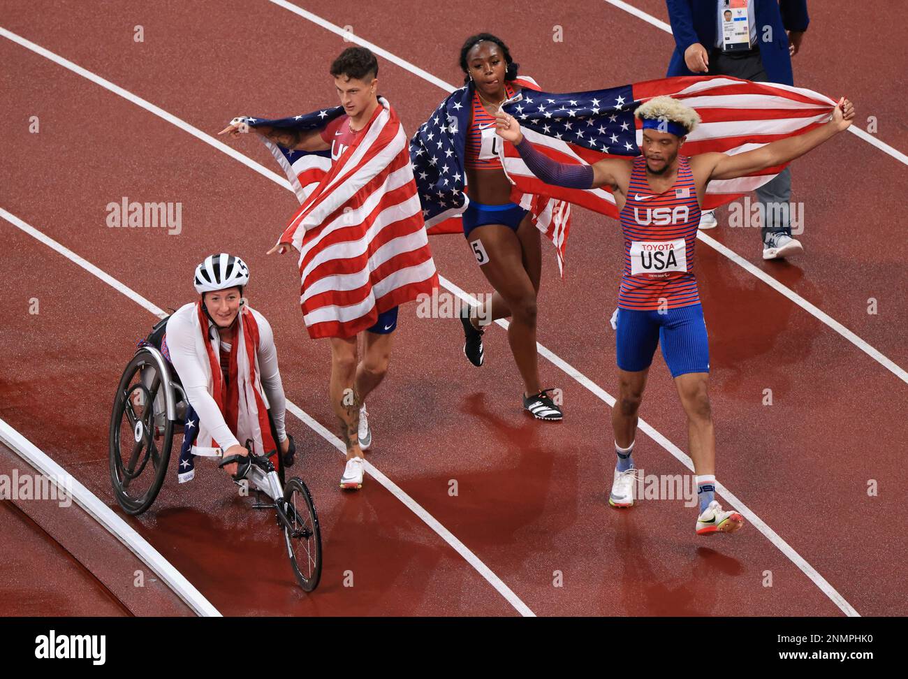 USA's athletes celebrate after winning the 4 x 100m Universal Relay ...