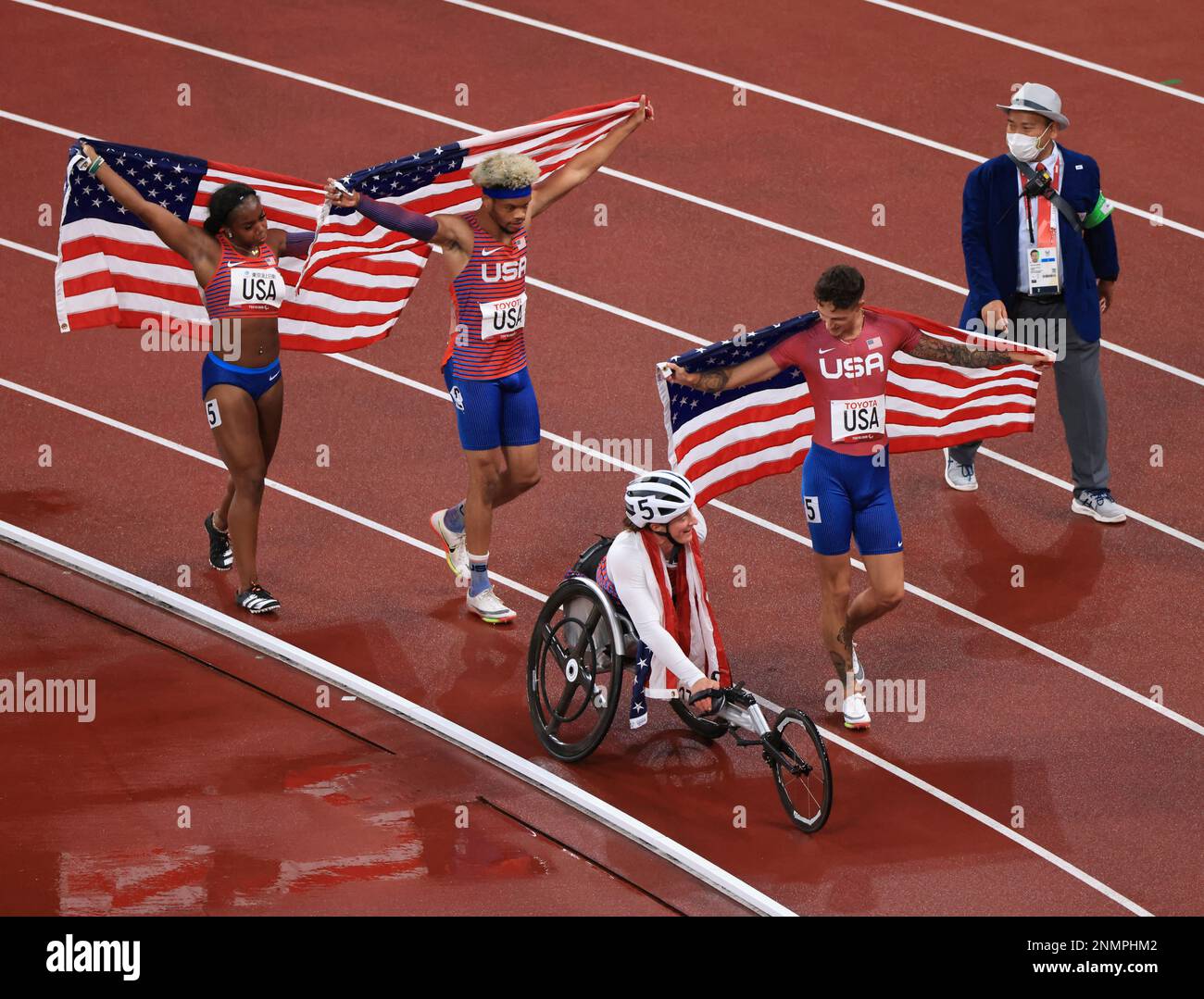 USA's athletes celebrate after winning the 4 x 100m Universal Relay ...