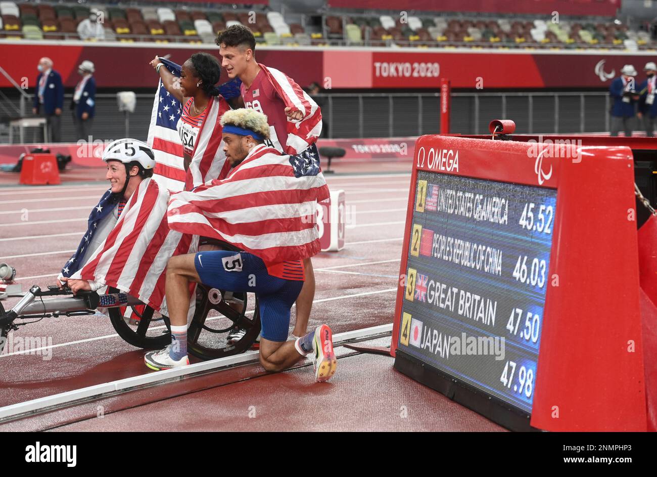 USA's athletes celebrate after winning the 4 x 100m Universal Relay ...