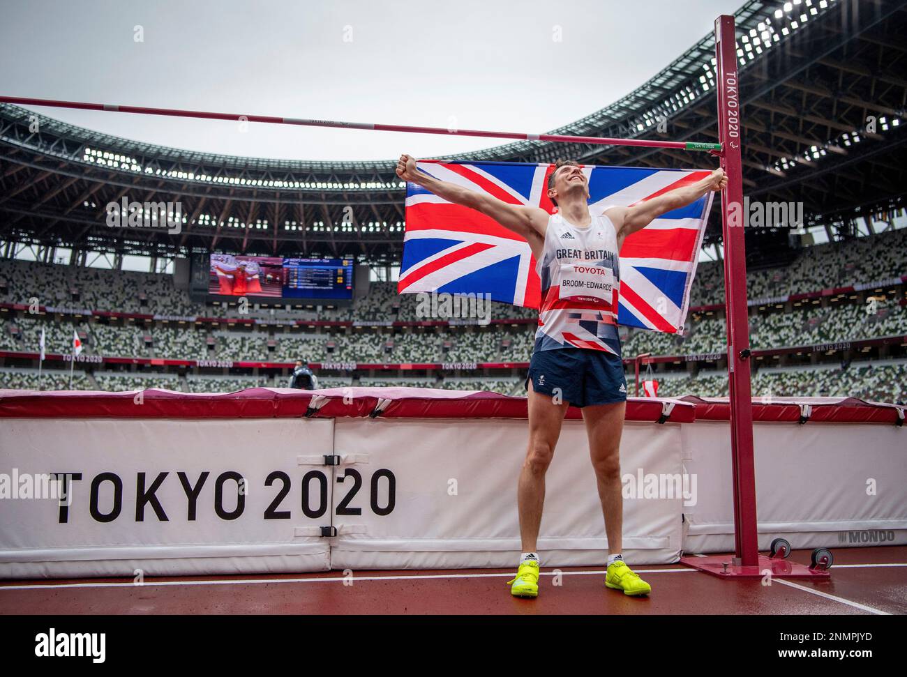 Jonathan Broom-Edwards of Britain celebrates his gold medal in the men ...