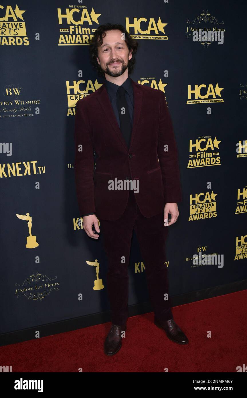 Joseph Gordon-Levitt arrives at the Hollywood Critics Association Film ...