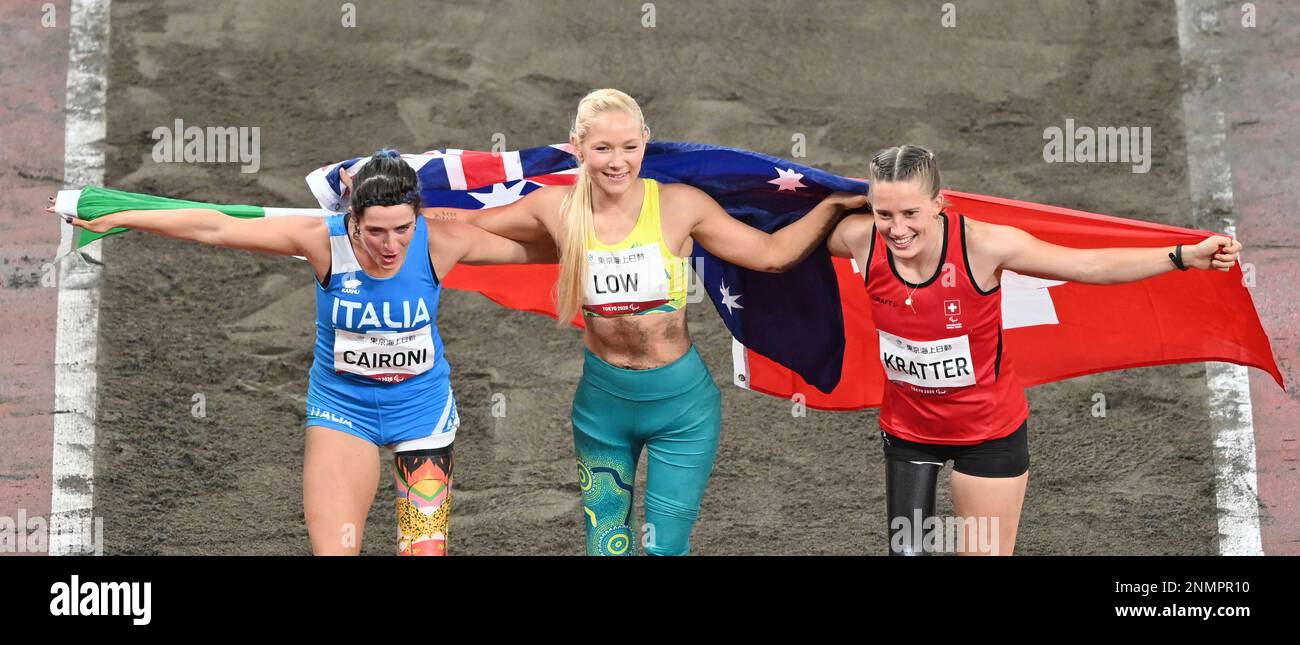 (L-R) CAIRONI Martina of Italy, silver, LOW Vanessa of Australia, gold ...