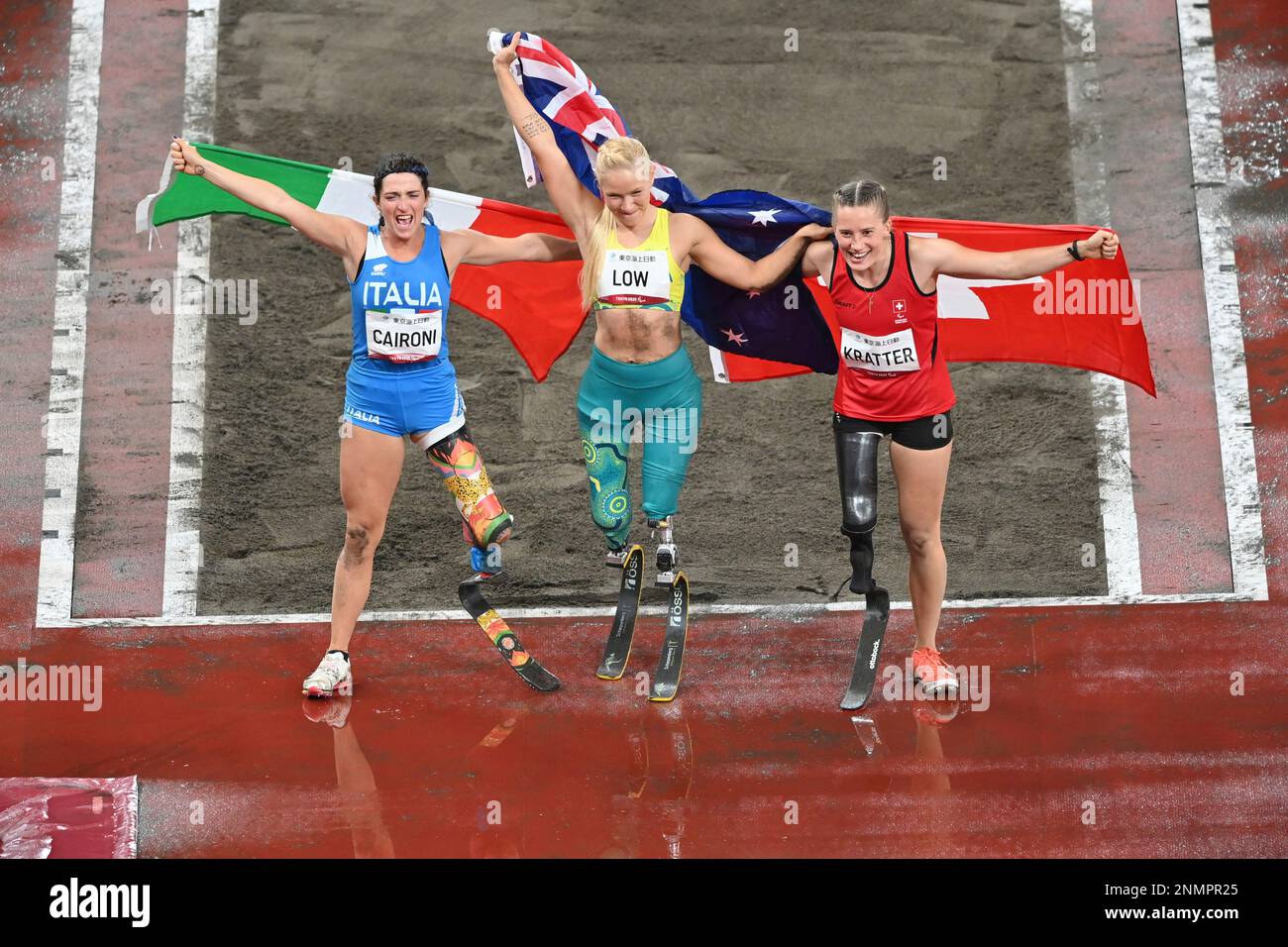 (L-R) CAIRONI Martina of Italy, silver, LOW Vanessa of Australia, gold ...