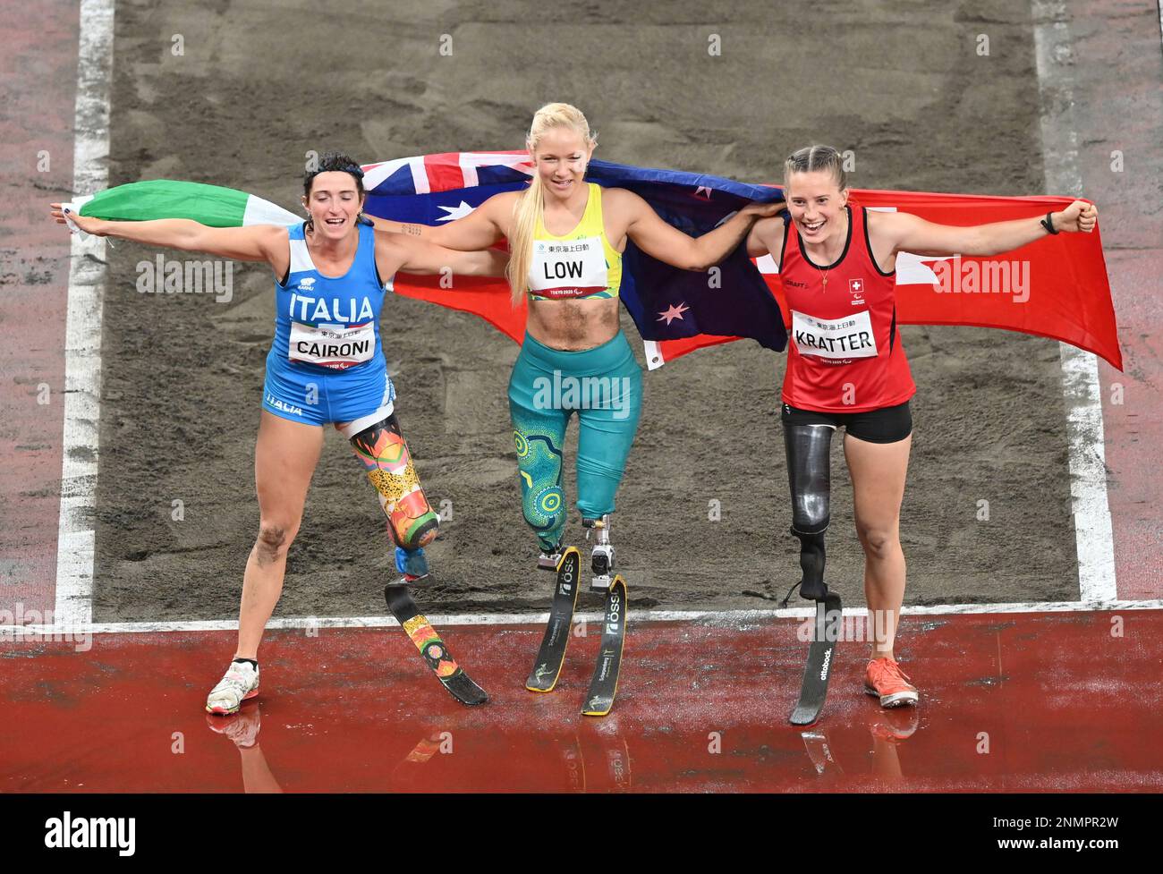 (L-R) CAIRONI Martina of Italy, silver, LOW Vanessa of Australia, gold ...