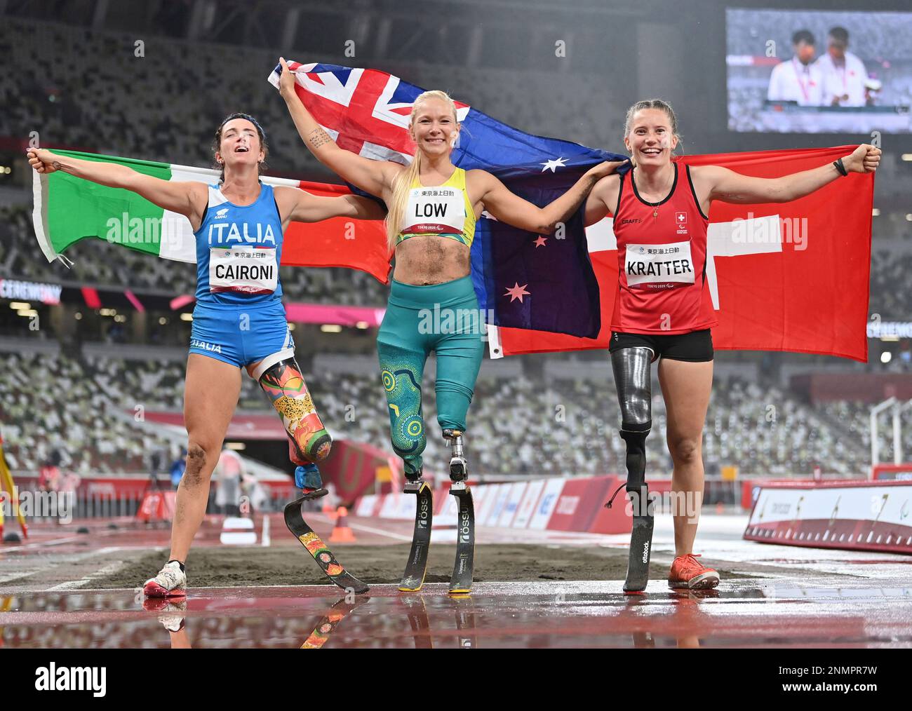 (L-R) CAIRONI Martina of Italy, silver, LOW Vanessa of Australia, gold ...