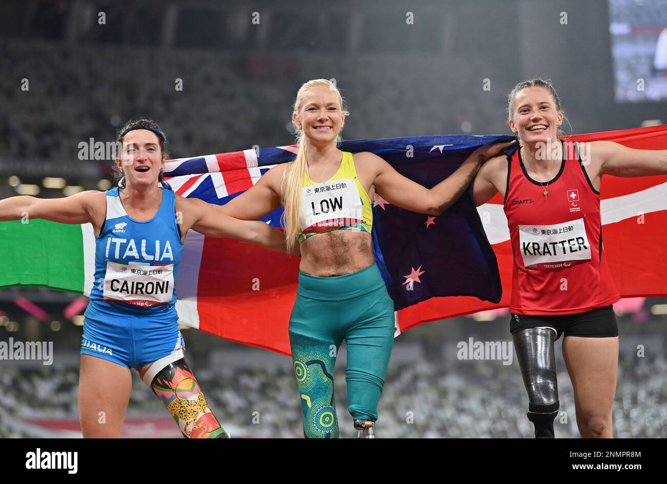 (L-R) CAIRONI Martina of Italy, silver, LOW Vanessa of Australia, gold ...