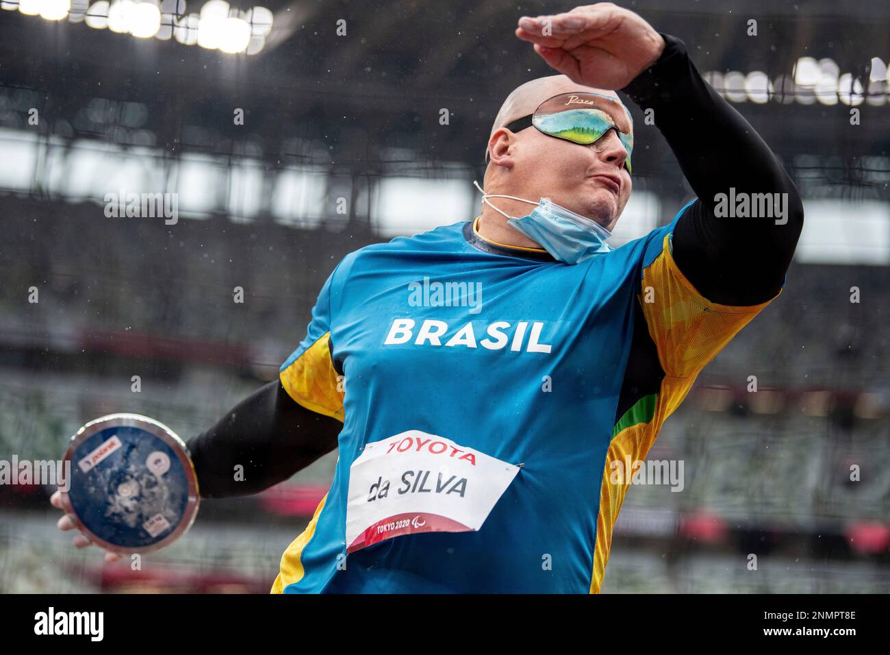 Alessandro Rodrigo da Silva of Brazil celebrates his gold medal in the ...