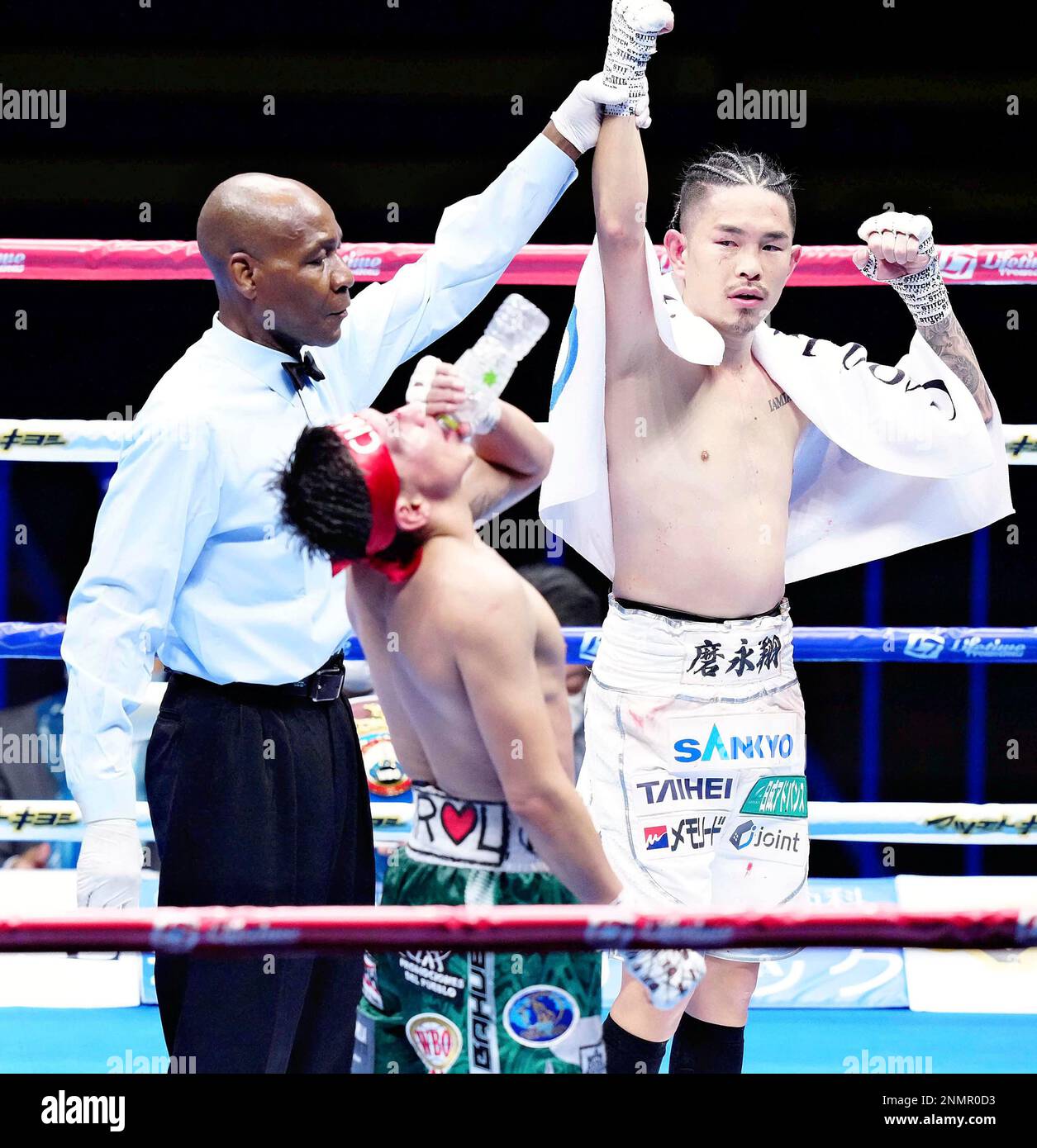 World Boxing Organization, WBO, super flyweight champion Kazuto Ioka (R ...