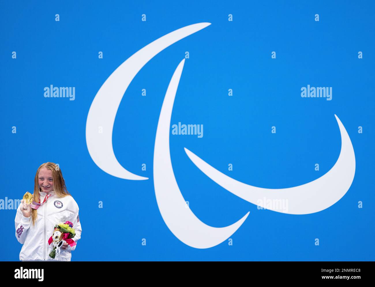 Coan McKenzie of the U.S. receives the gold medal in the women's ...