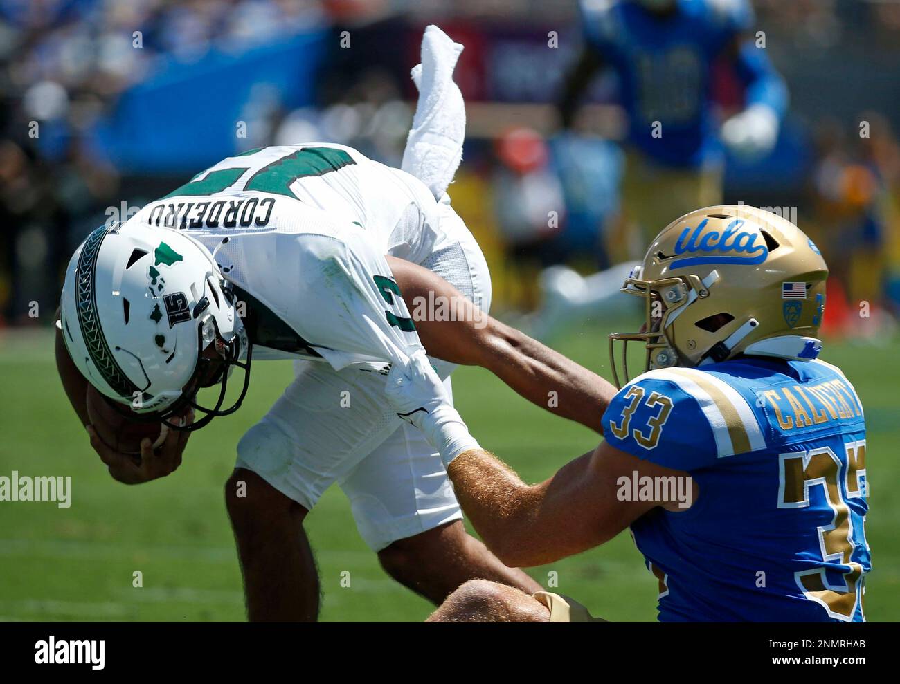 August 28, 2021 UCLA Bruins linebacker Bo Calvert #33 attempts to ...