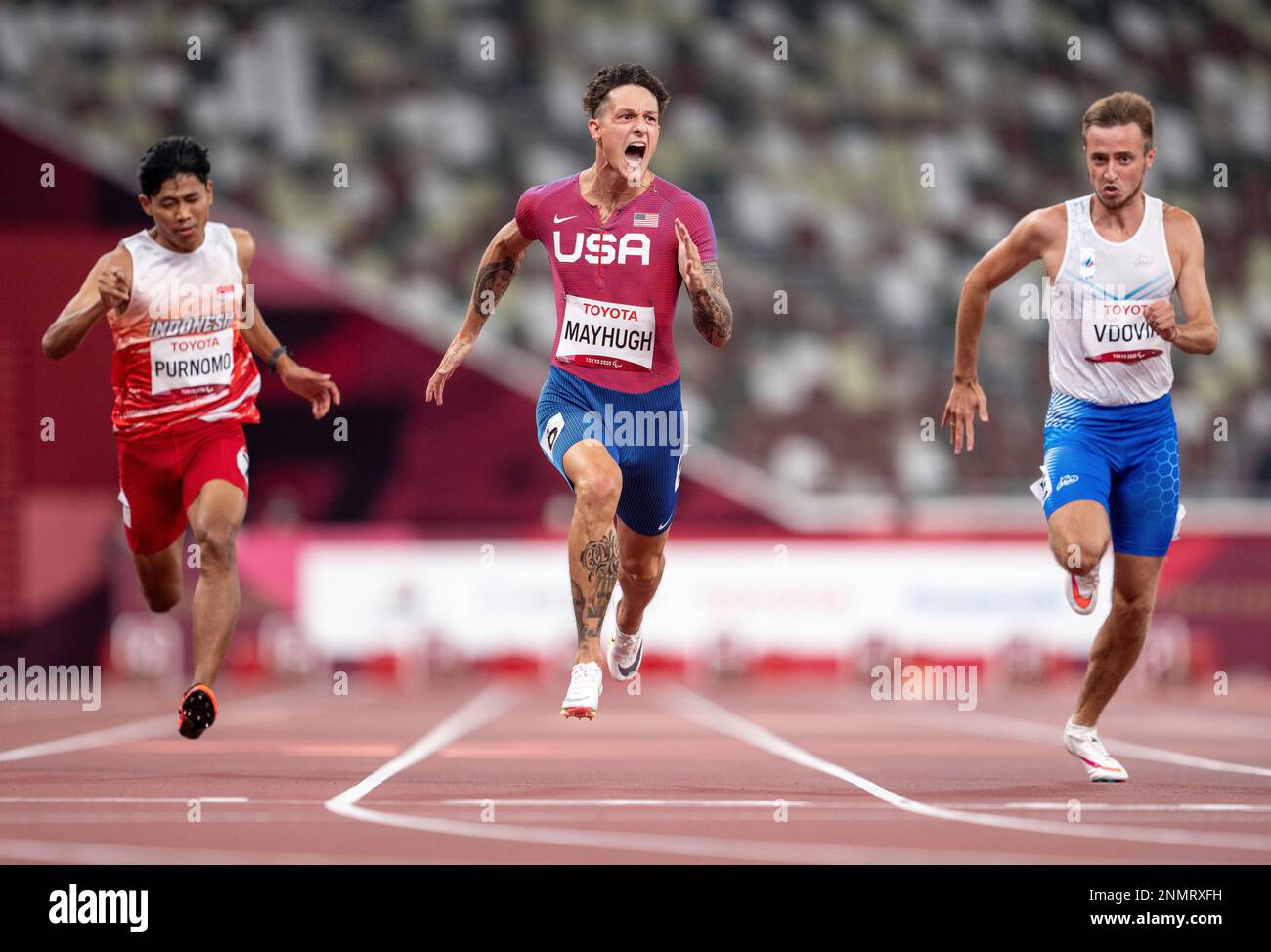 Nick Mayhugh of the U.S. breaks the world record to win the gold medal ...