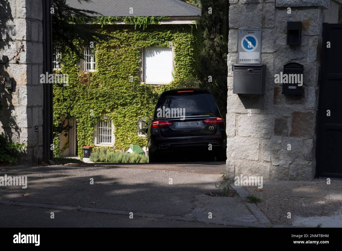 Arrival of the hearse at Isabel Preysler's home after the death of her ...