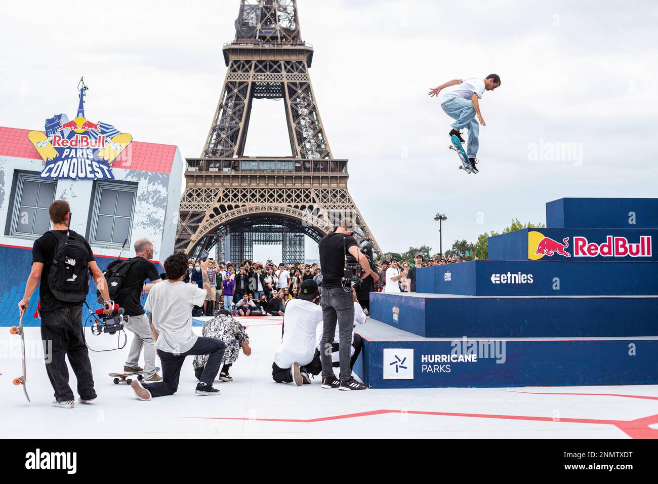 Letícia Bufoni and Trevor McClung rolled out their best tricks to ...